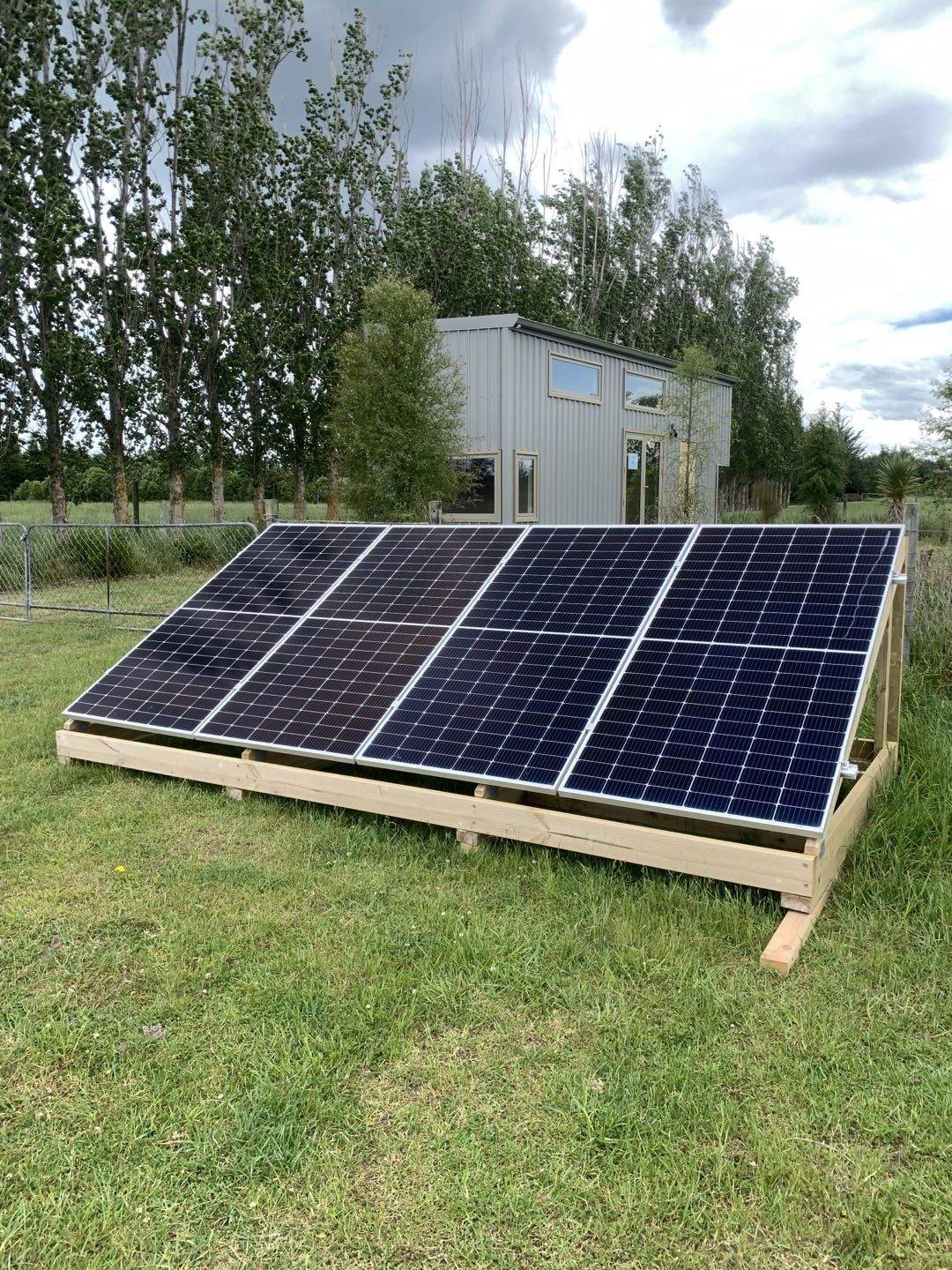 Solar trailer and portable systems: Portable off-grid.nz system “Plug´n ...